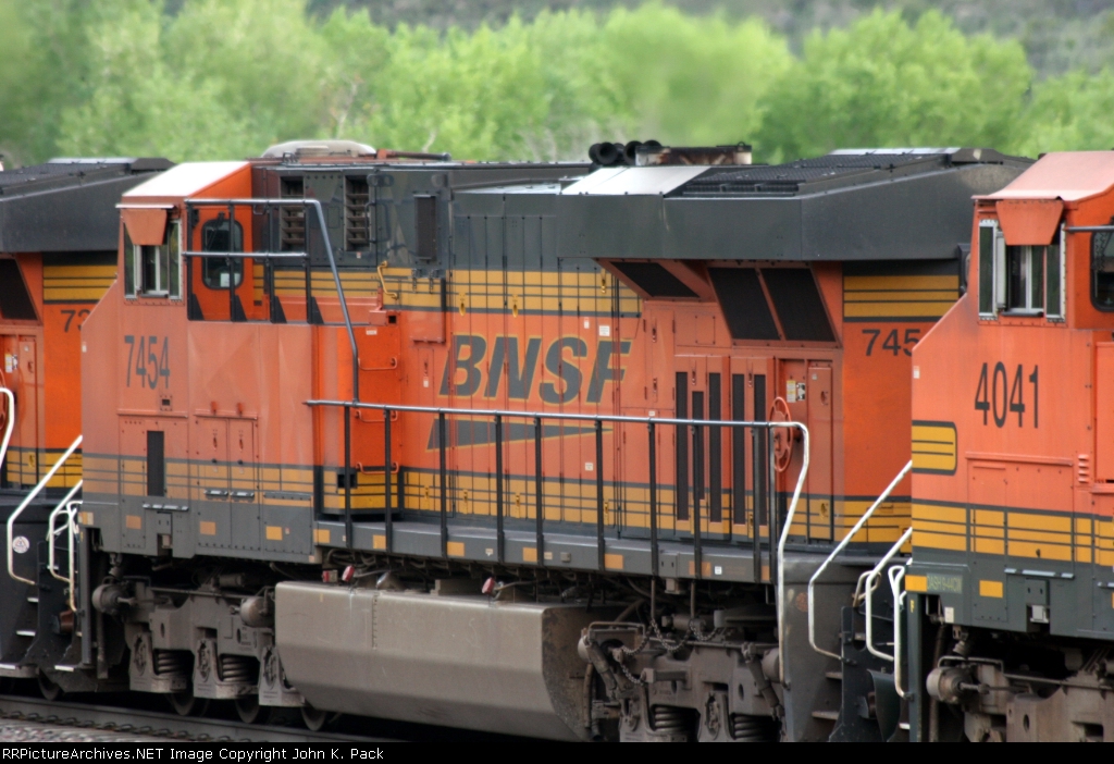 BNSF 7454